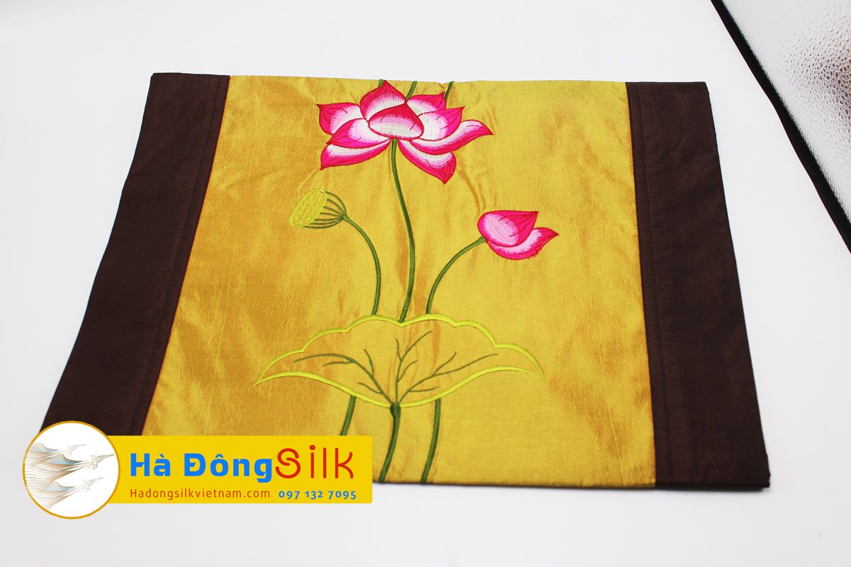 Những mẫu trang trí khăn trải bàn hình vuông tuyệt đẹp cho không gian ...